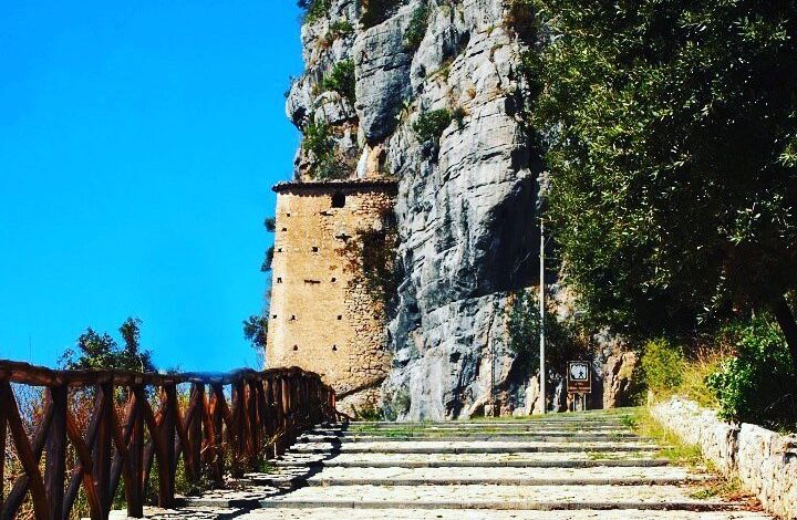 Sant'Angelo a Fasanella: una guida su itinerari e sentieri del Parco ...