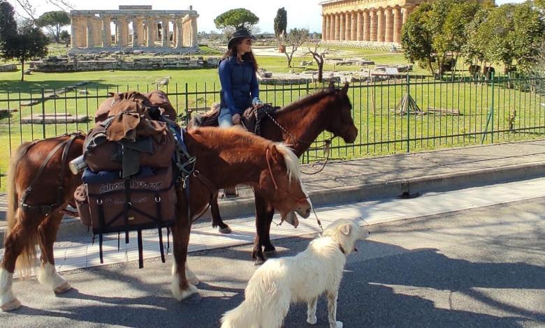 Attraversa l'Italia a cavallo: Anna Maria Bosshard arriva in Cilento ...