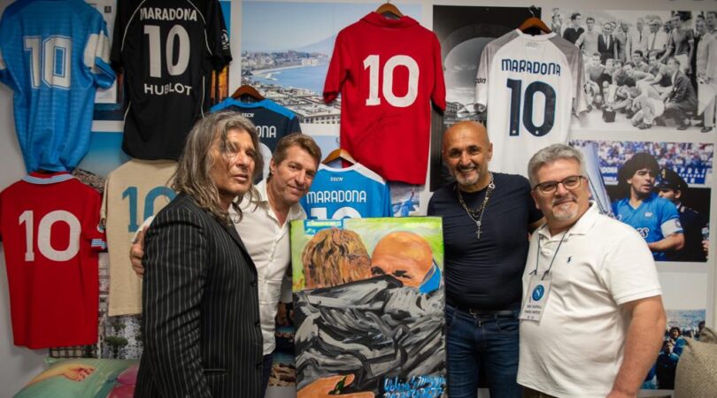 L'abbraccio tra Spalletti e Giuntoli immortalato nel ritratto ...